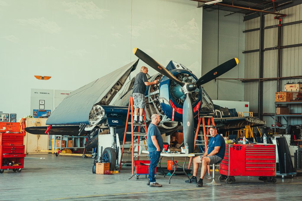 Aircraft Mechanic Salary, Job Description, And More (See What You'll ...